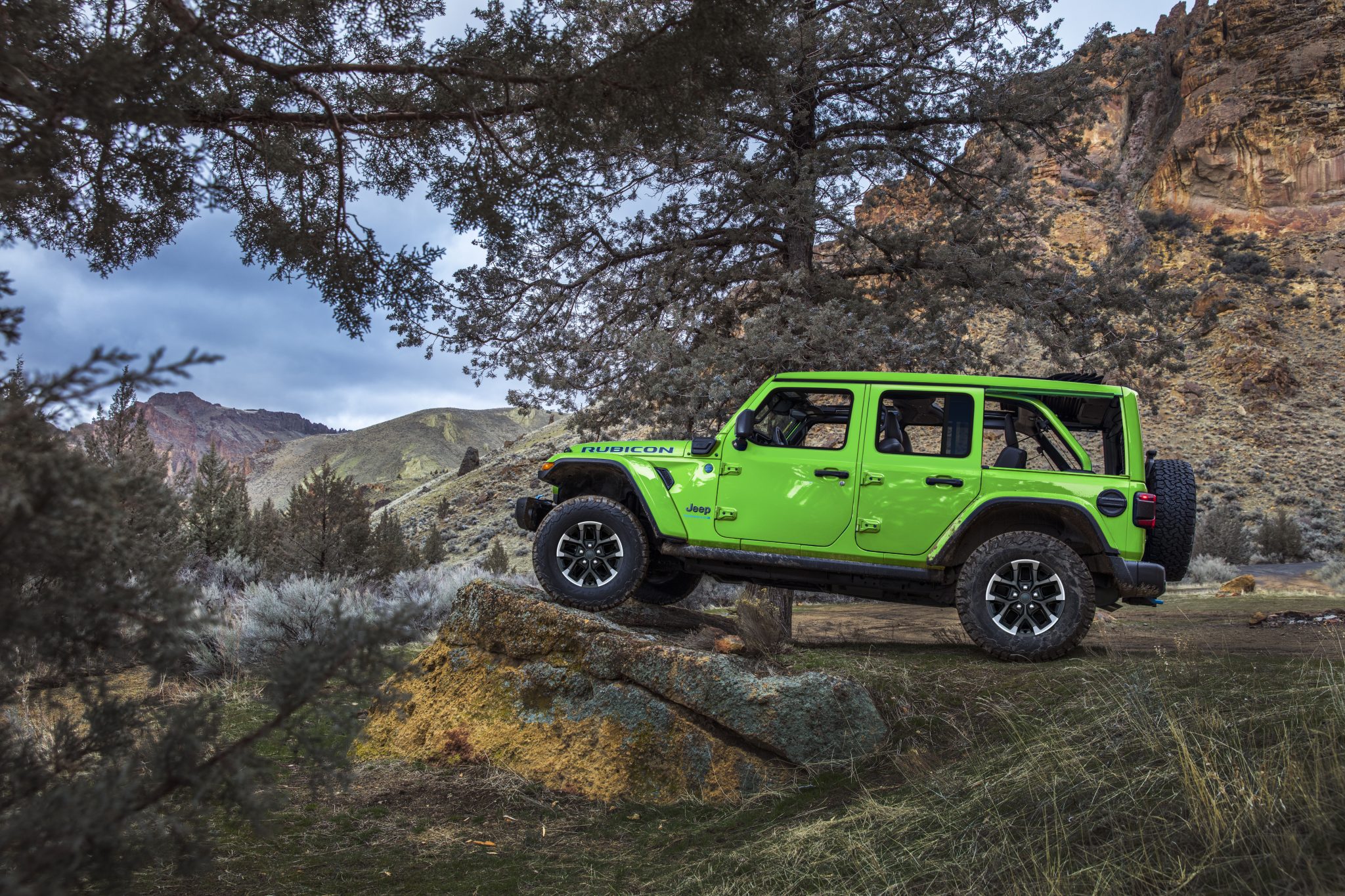 Jeep Wrangler: Hard Top or Soft Top? Which One Is Right for You ...